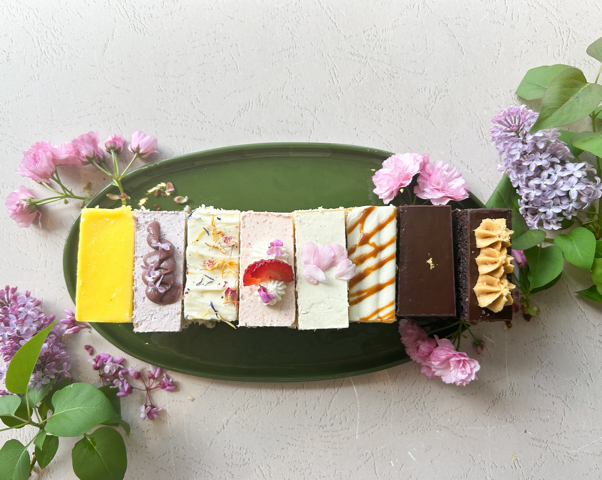 8-Slice Seasonal Sampler – Cake Bloom