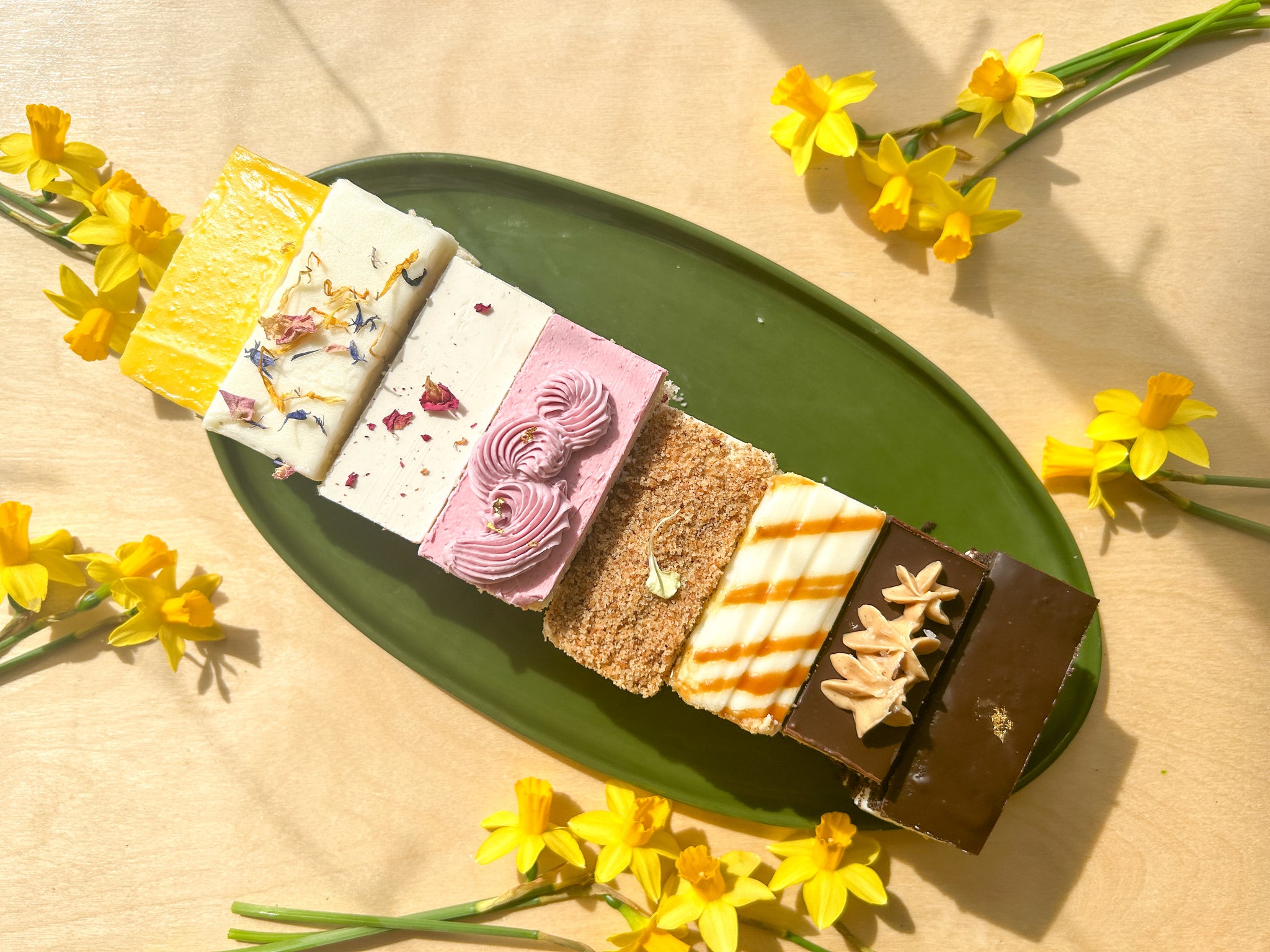 8-Slice Seasonal Sampler – Cake Bloom